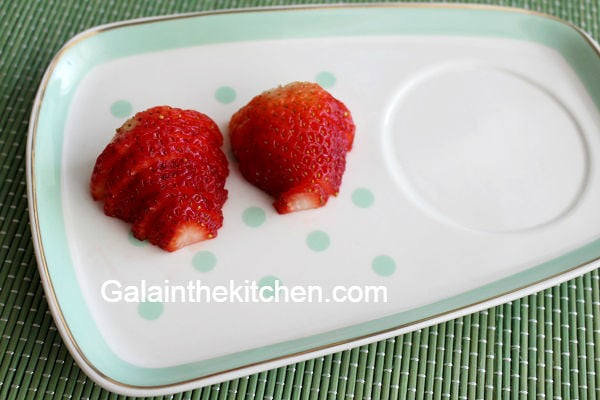 9 Easy Strawberry Garnish Ideas - Gala in the kitchen