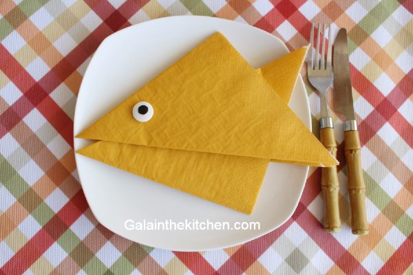 5 Easy Fish Shape Paper Napkin Folding Ideas 5 Easy Fish Shape Paper Napkin Folding Ideas